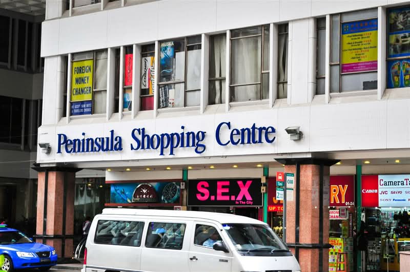 Peninsula Shopping Centre Other Retail Details in City Hall / Clarke Quay
